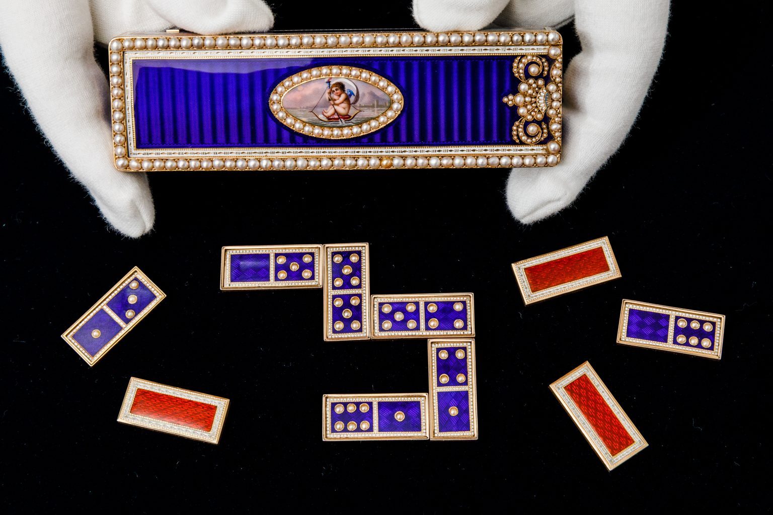 Queen Victoria’s Domino Set | ROYAL MAGAZIN